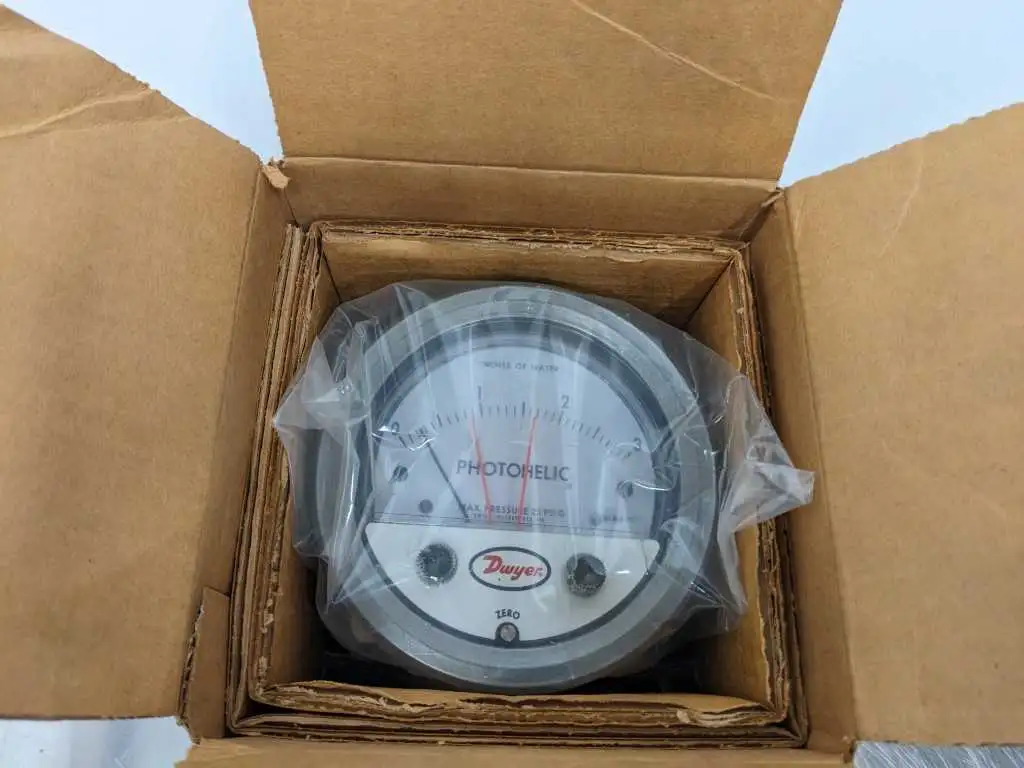 Dwyer A3003 Photohelic Pressure Switch Gage Series 3000 – NEO Surplus