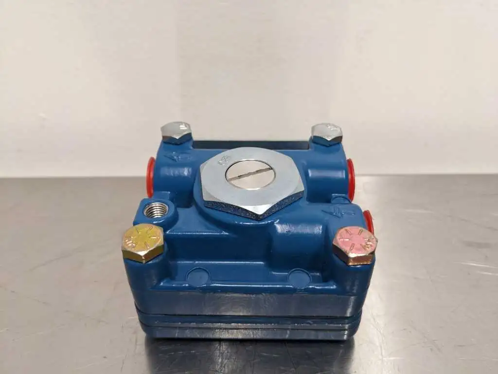 Robertshaw CR-100-A6 Pneumatic Amplifying Relay 1:6 Ratio 1/4″ Female ...