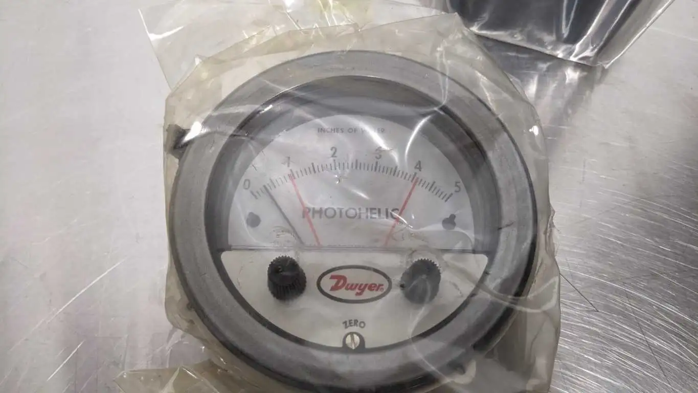 Dwyer A3005-RMR Photohelic Pressure Switch Gage Series 3000 – NEO Surplus